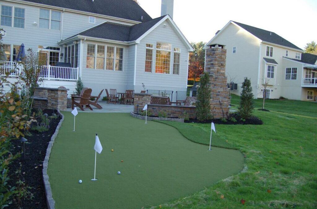 Backyard Putting Green Ideas: Design, Turf & Maintenance Tips
